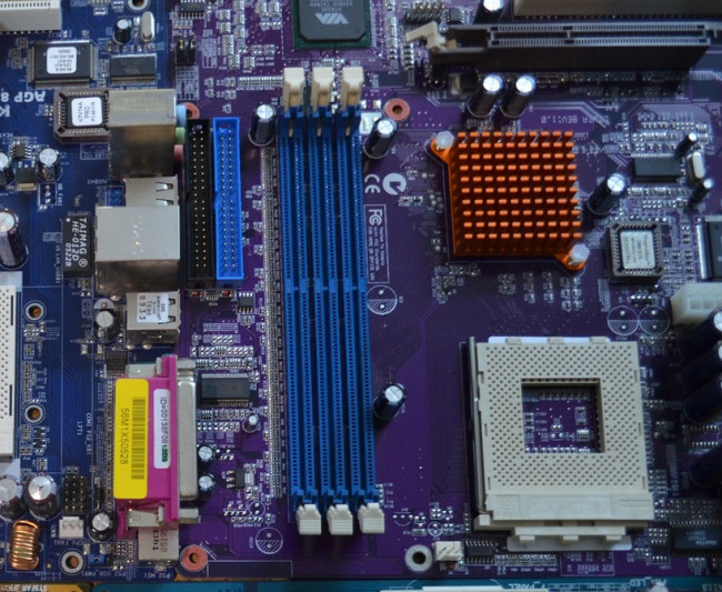 Tipos de ranuras de memoria en la placa base